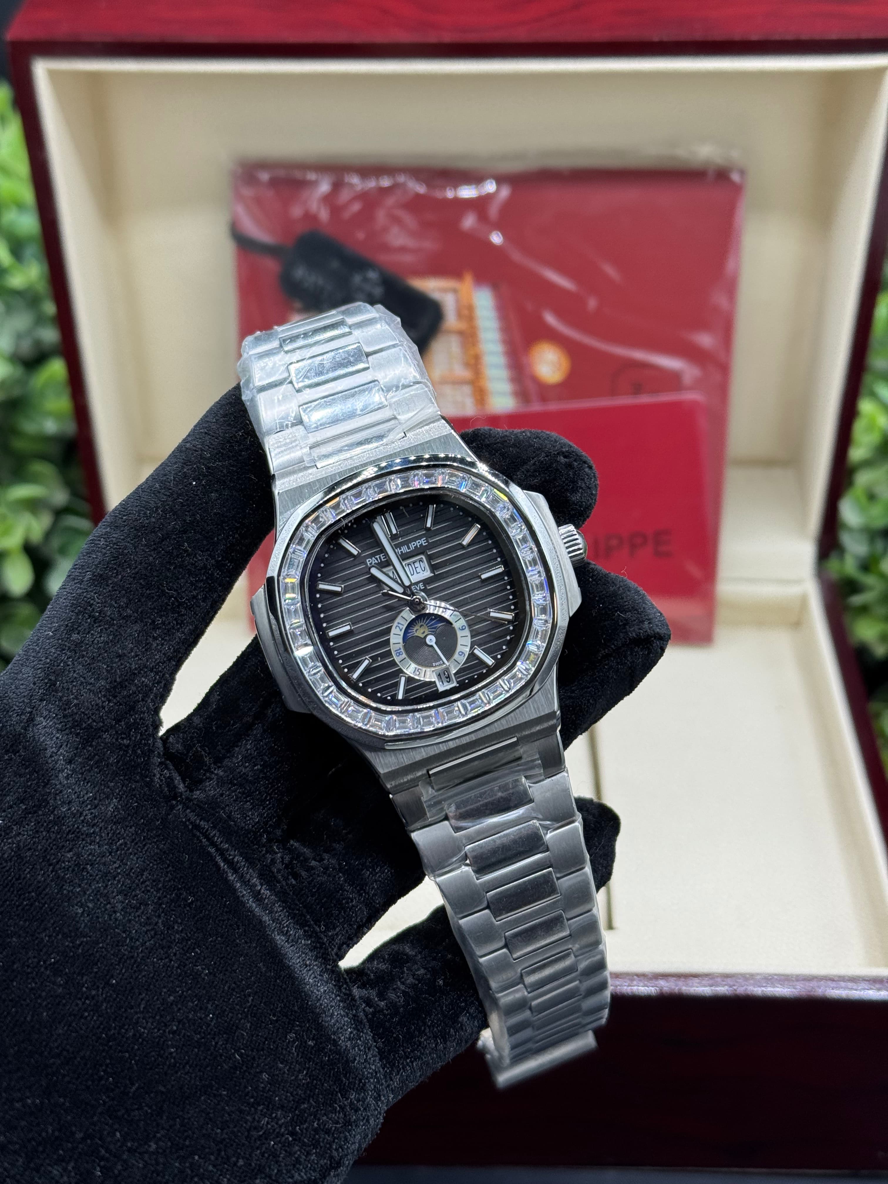PP CENTRE SECOND STONE FACE AUTOMATIC WATCH – Sheikh Sunny Watches